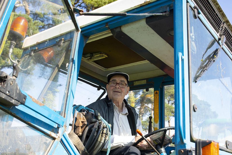 Rosbercon groups and charities benefit from vintage tractor and car run ...