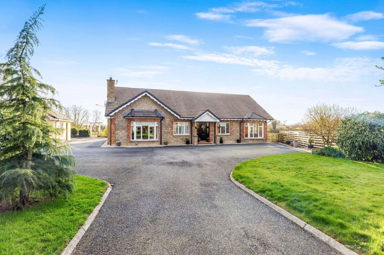 See inside: Louth home oozing country charm on the market for €525,000 ...