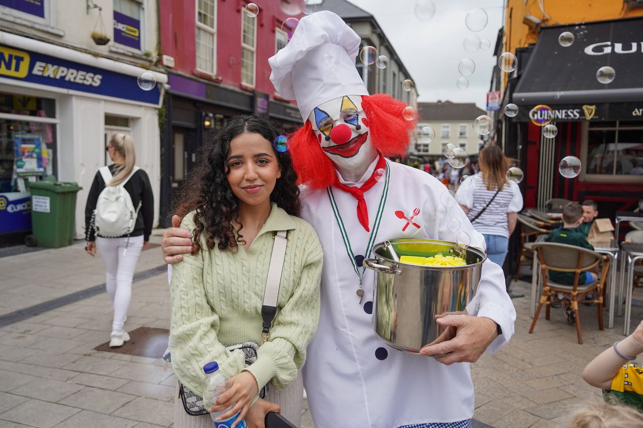 Photos show crowds out and about enjoying annual Tralee Food Festival ...