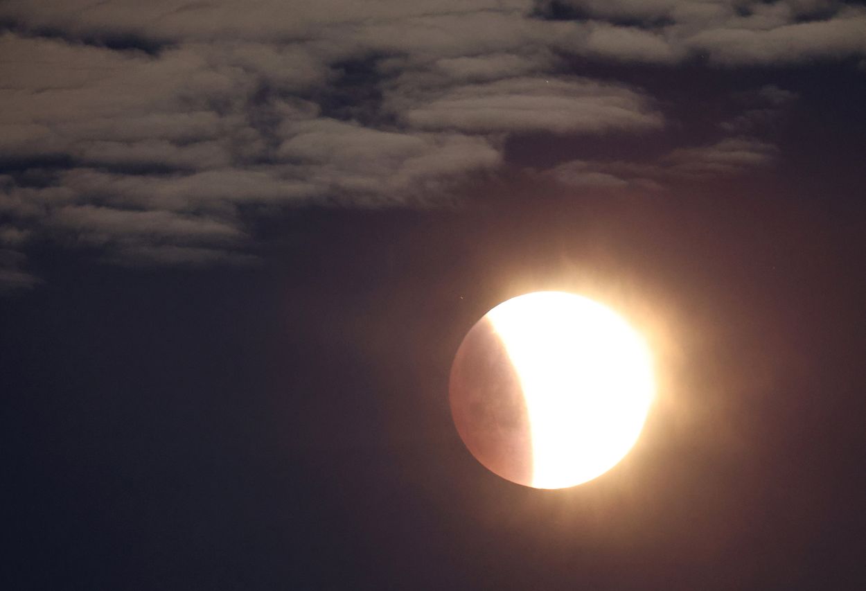 Irish stargazers wake up to rare ‘blood moon’ partial lunar eclipse ...