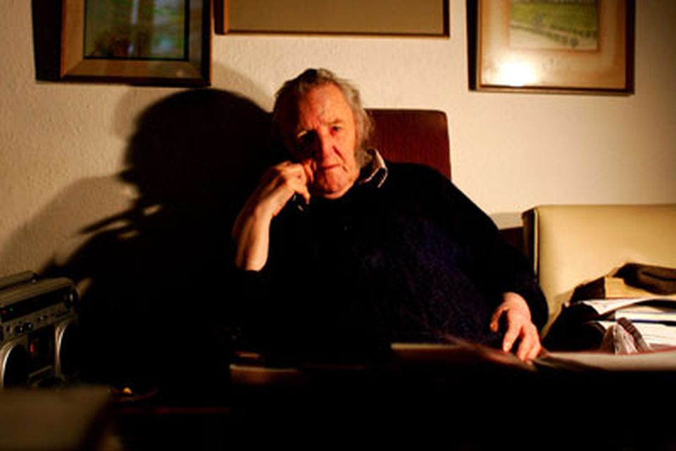 Tributes paid to journalist Con Houlihan following death | Irish ...