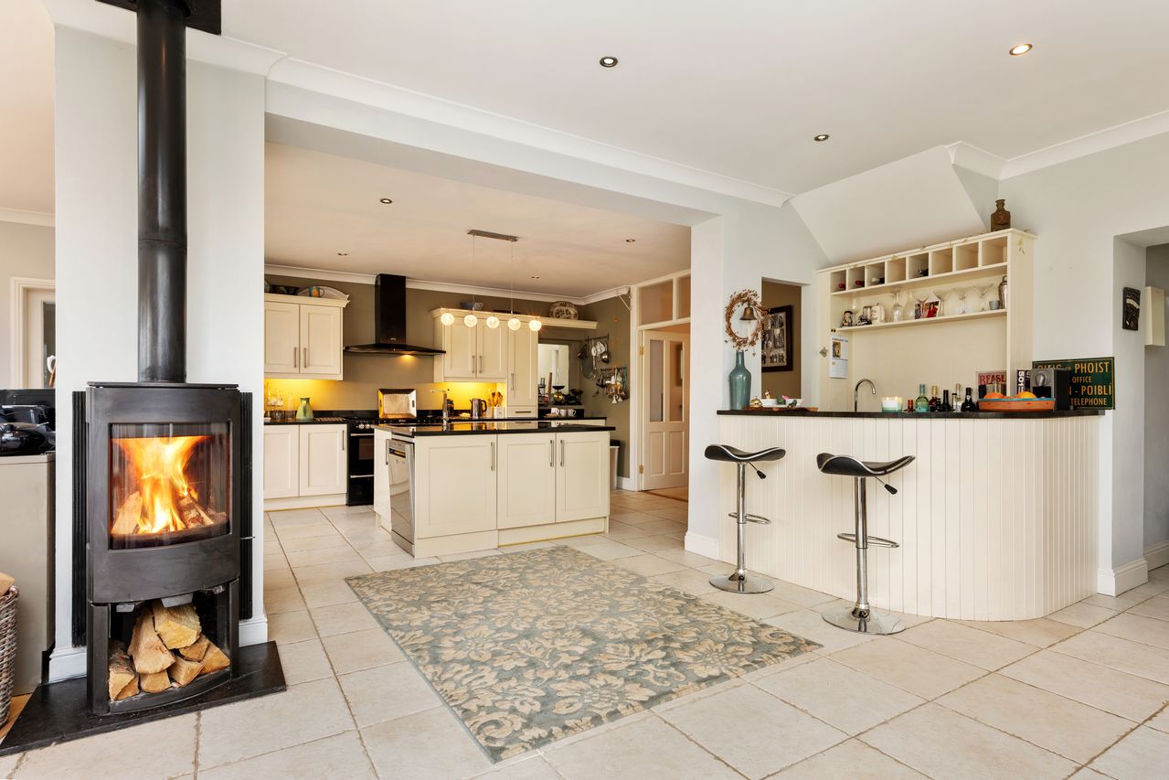 How a family in Dundrum revived their prize-winning 1930s Art Deco home ...
