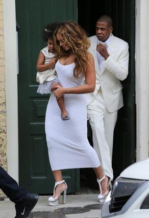 Calories Shmalories: Beyonce sucks down on 360kcal Slurpee as marriage ...