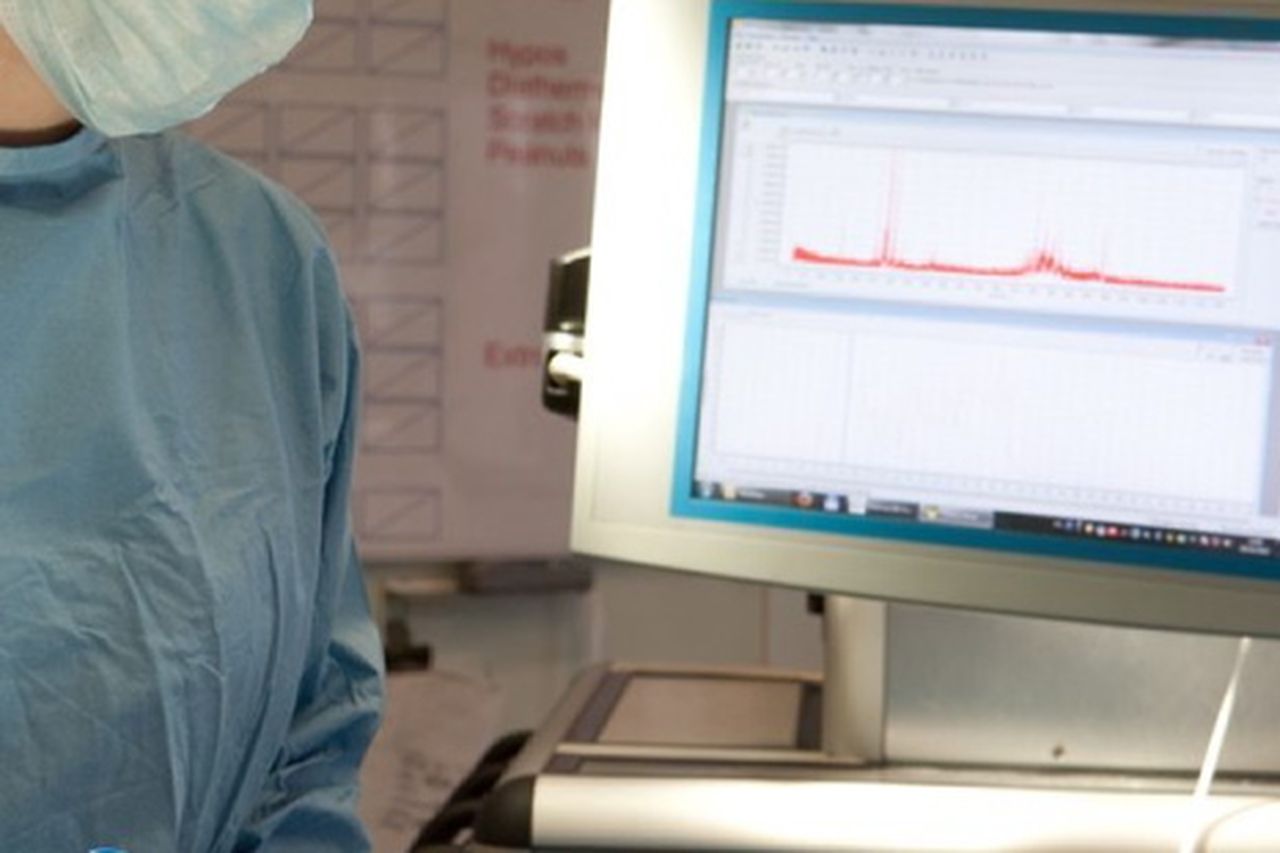 'Intelligent knife' tells surgeon which tissue is cancerous | Irish ...