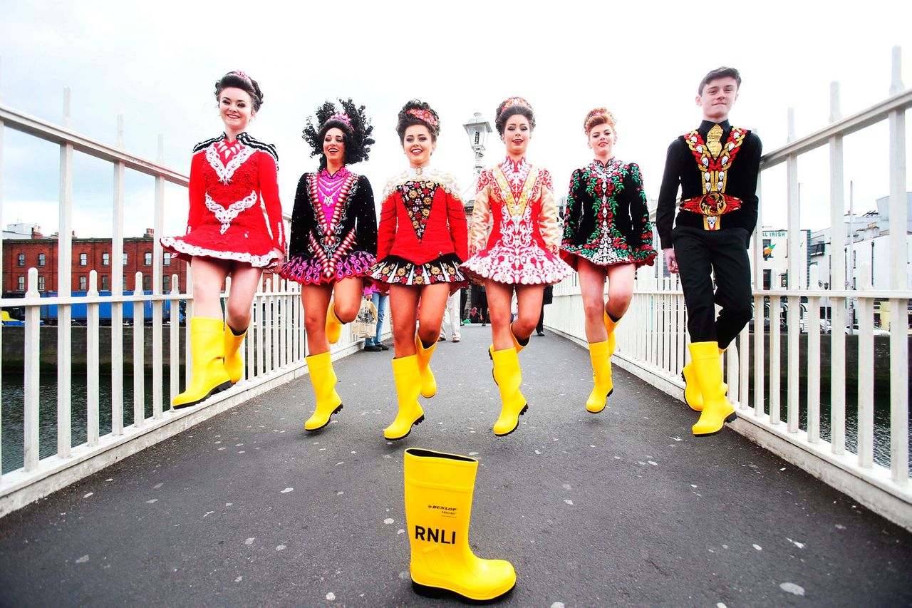 Giving it welly: Irish dancers kick off their pumps to raise funds for ...