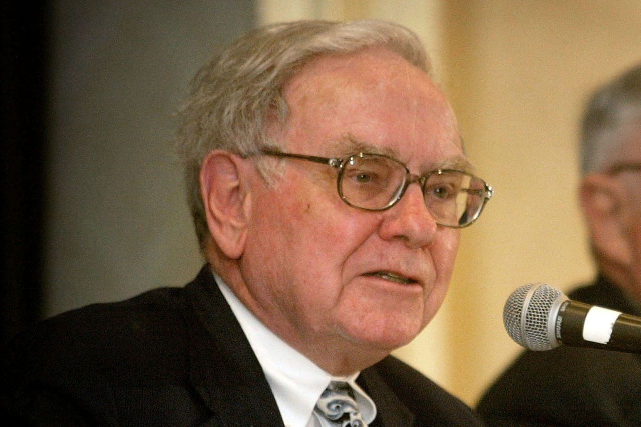 Your Questions Answered: ‘Should I emulate Warren Buffett’s value ...