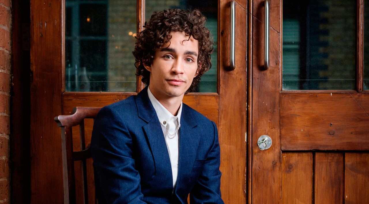 Love/Hate's Robert Sheehan bags lead role in Peter Jackson's latest ...