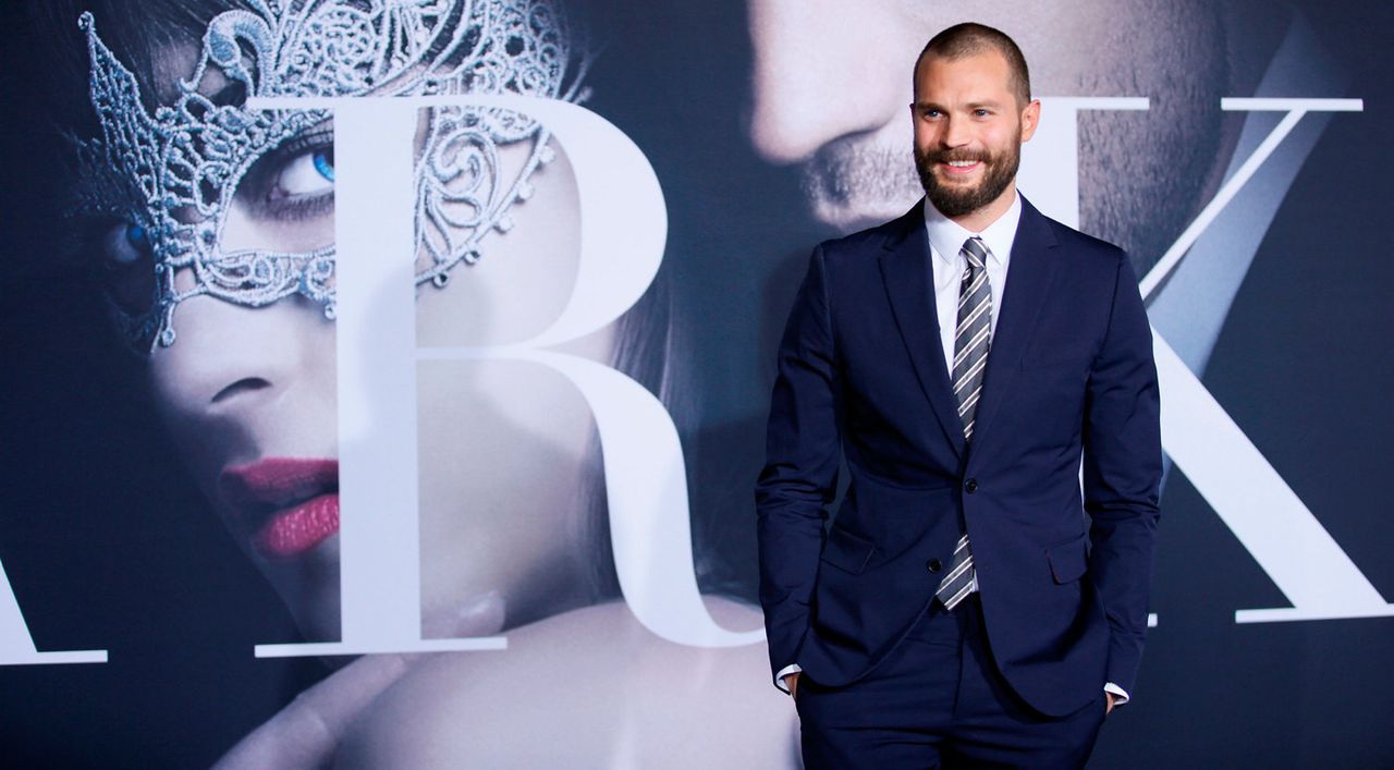 Jamie Dornan debuts new shaved head on red carpet at Fifty Shades ...