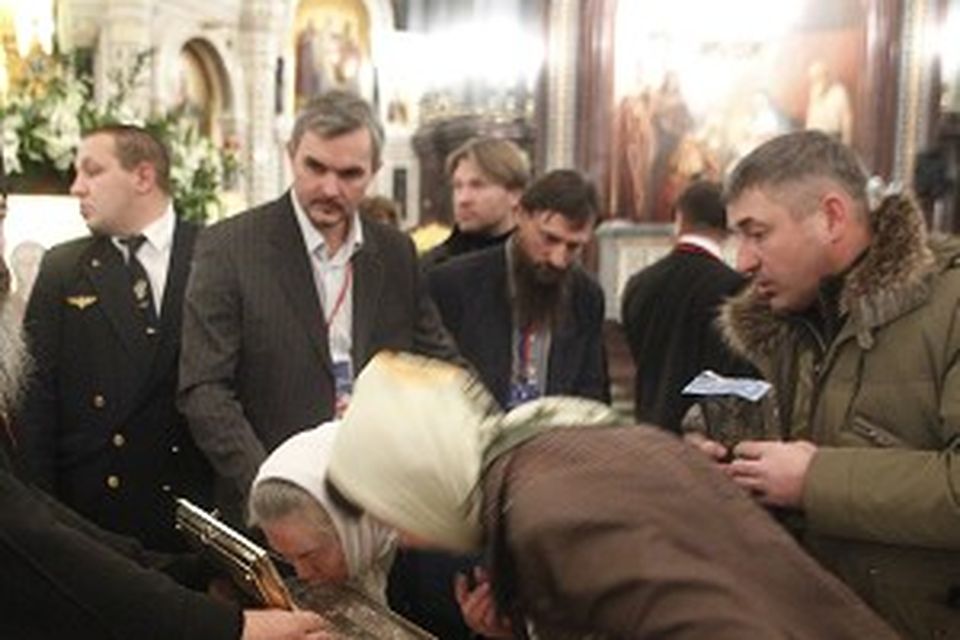 Russians flock to see holy relic | Irish Independent