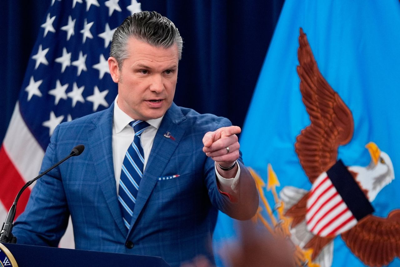 Holly Baxter: Pete Hegseth’s briefings reach new levels of surreal as ...