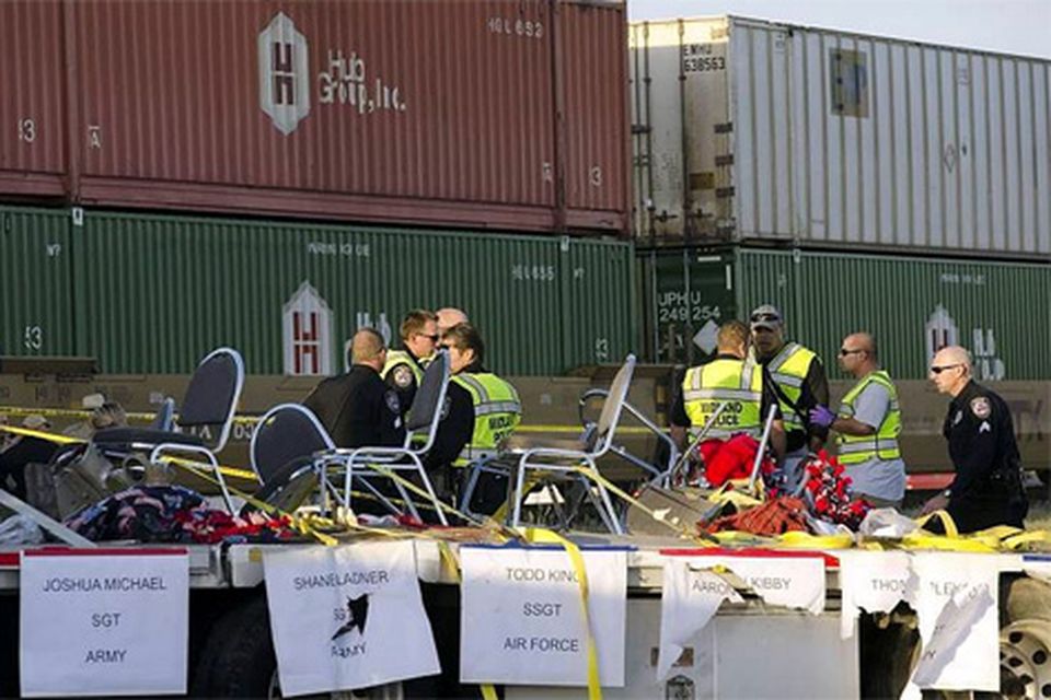 Four killed in Texas as train smashes into parade float carrying ...