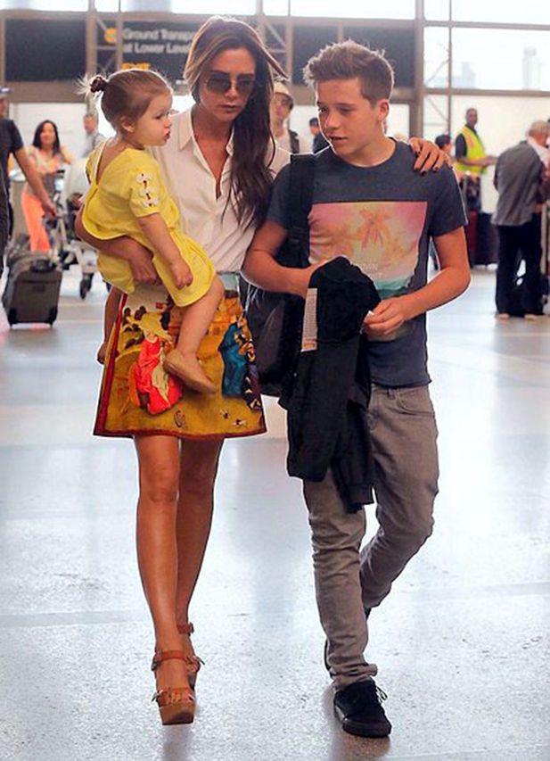 Even the Beckhams got selfie sticks for Xmas - Brooklyn shares family ...