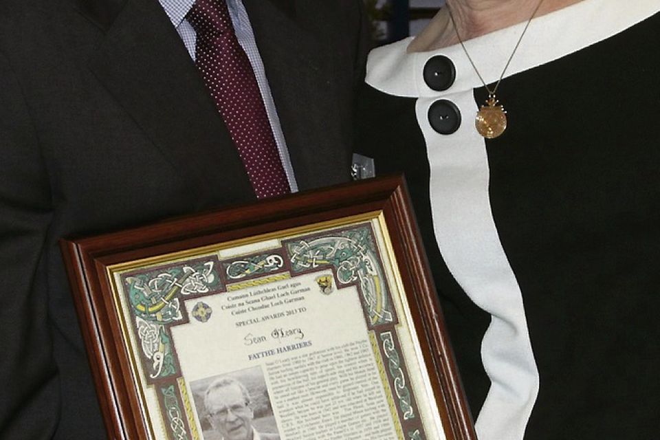 TV star's father receives Seana Ghael award | Irish Independent
