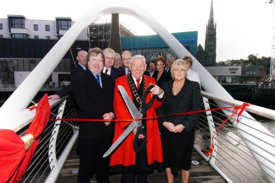 Tributes flow for former Drogheda Mayor and boxing legend Tommy Murphy ...