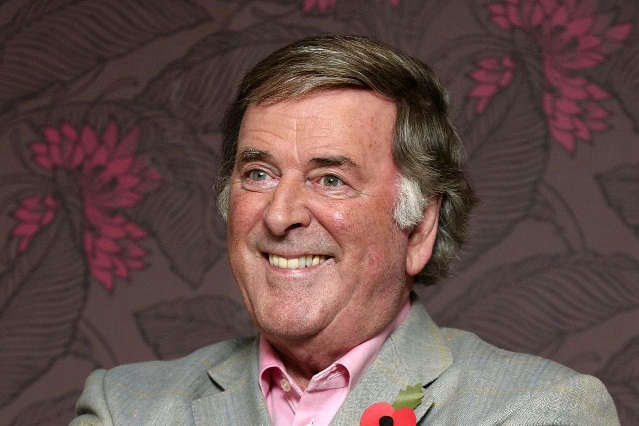 Stars pay tribute to broadcasting great Sir Terry Wogan | Irish Independent