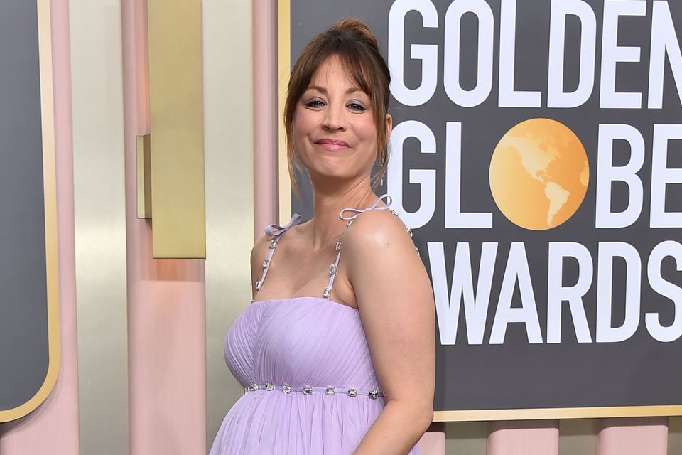 Kaley Cuoco debuts growing baby bump on Golden Globes red carpet ...
