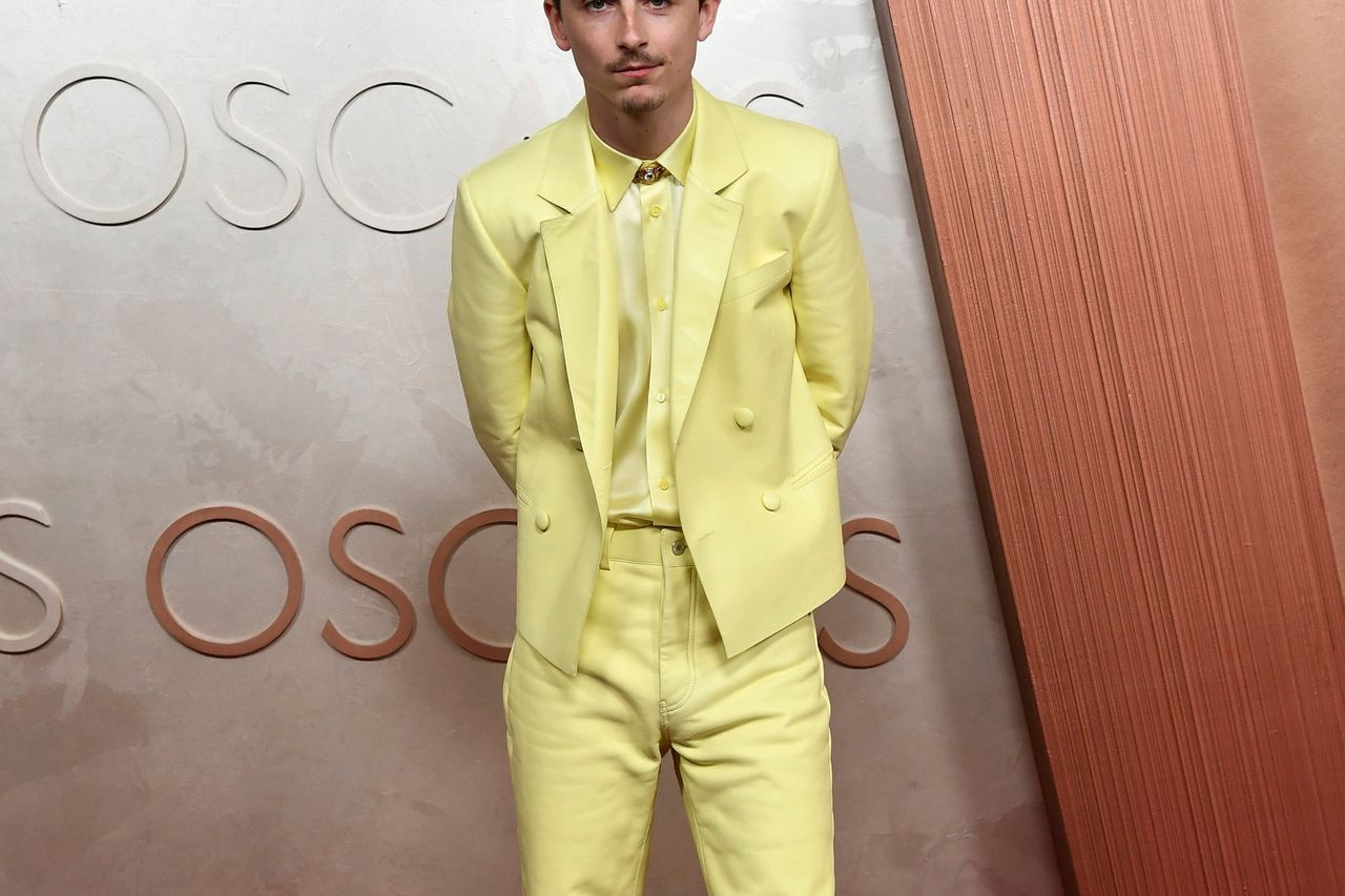 Oscars 2025: Actor Joe Alwyn wears custom suit from Irish designer ...