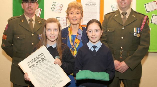 Descendants of 1916 heroes receive flag | Irish Independent