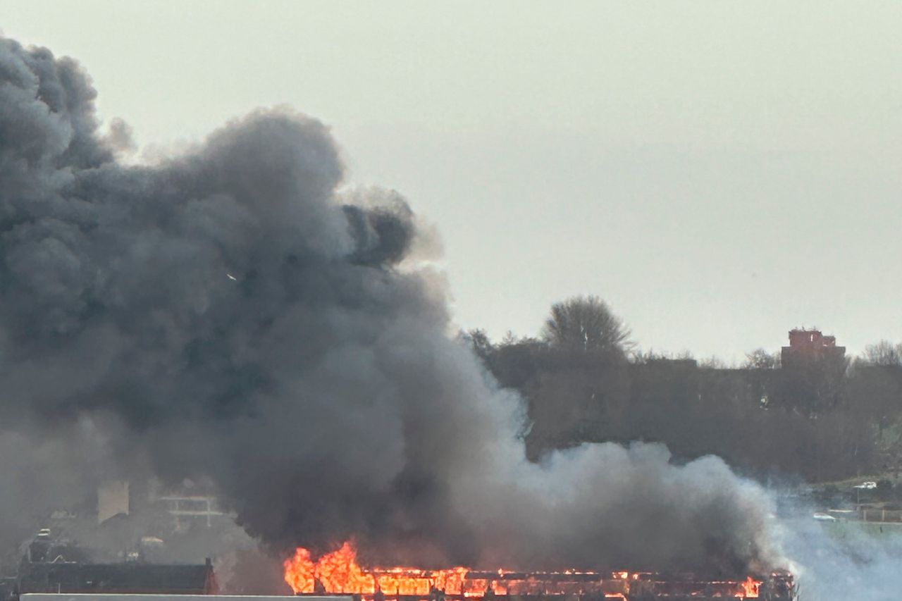 Major incident declared in Liverpool amid fears huge fire may cause ...