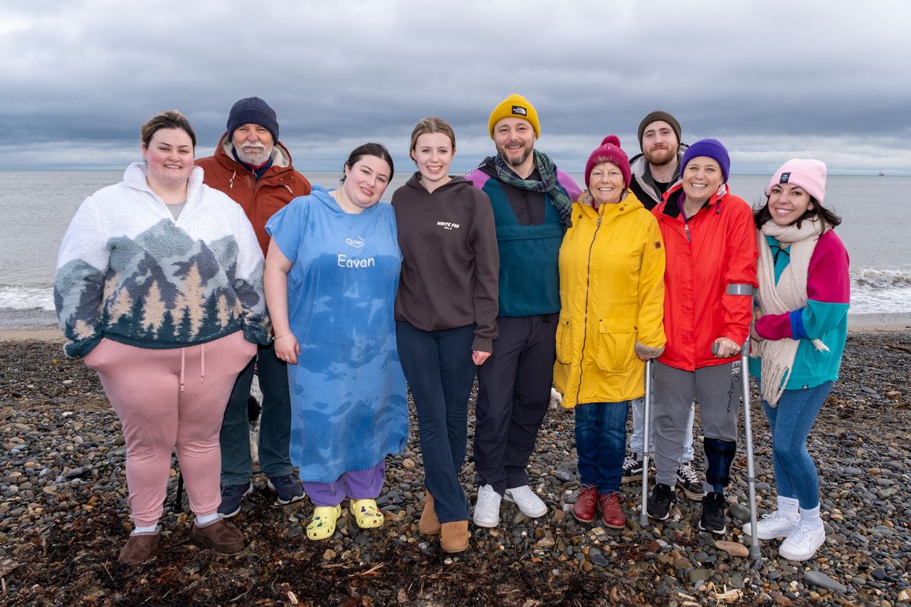 Wicklow teen leads icy swim to raise €1,000 for Purple House | Irish ...