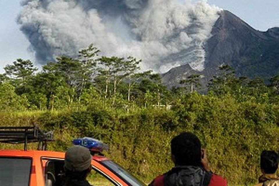 Fresh eruption woe for Indonesians | Irish Independent