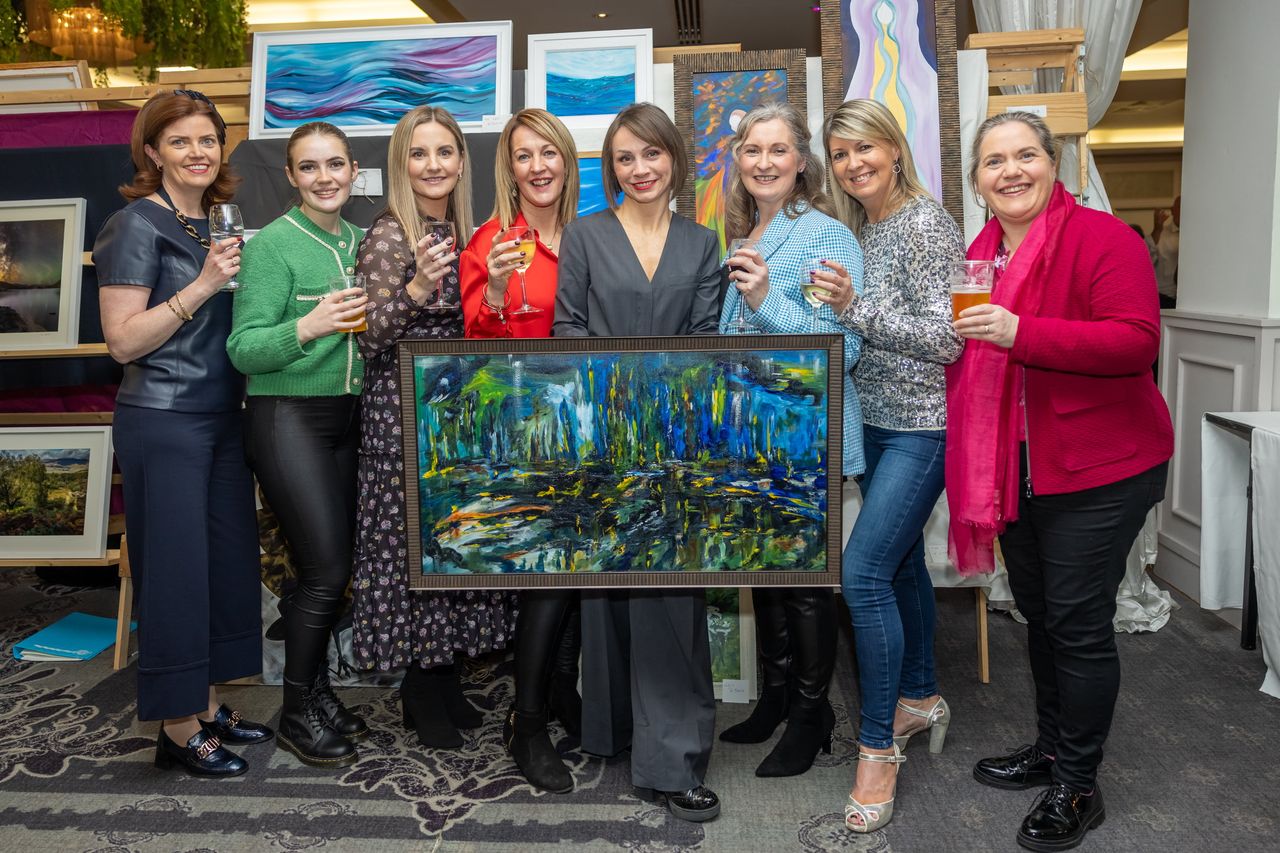 Photos show crowds enjoying ‘Wine & Art' night in Killarney | Irish ...