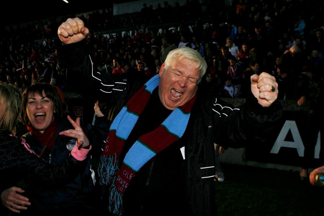 RTE broadcaster Derek Davis dies after short illness | Irish Independent