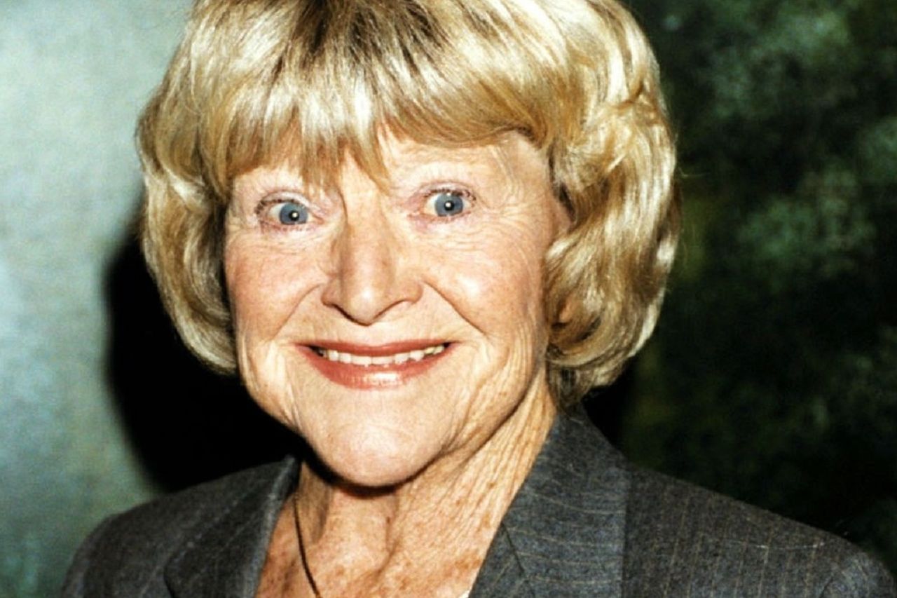Screen veteran Dora Bryan dies | Irish Independent