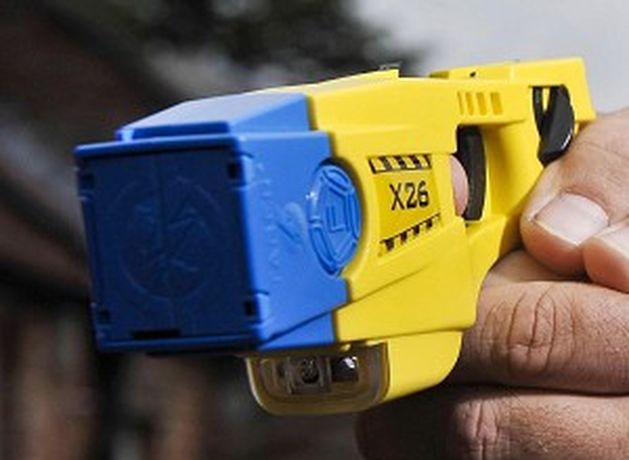 'Taser guns' used in shop raid | Irish Independent