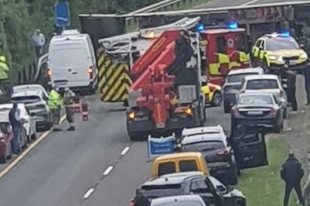 M11 reopened after lorry crash in Co Wicklow | Irish Independent
