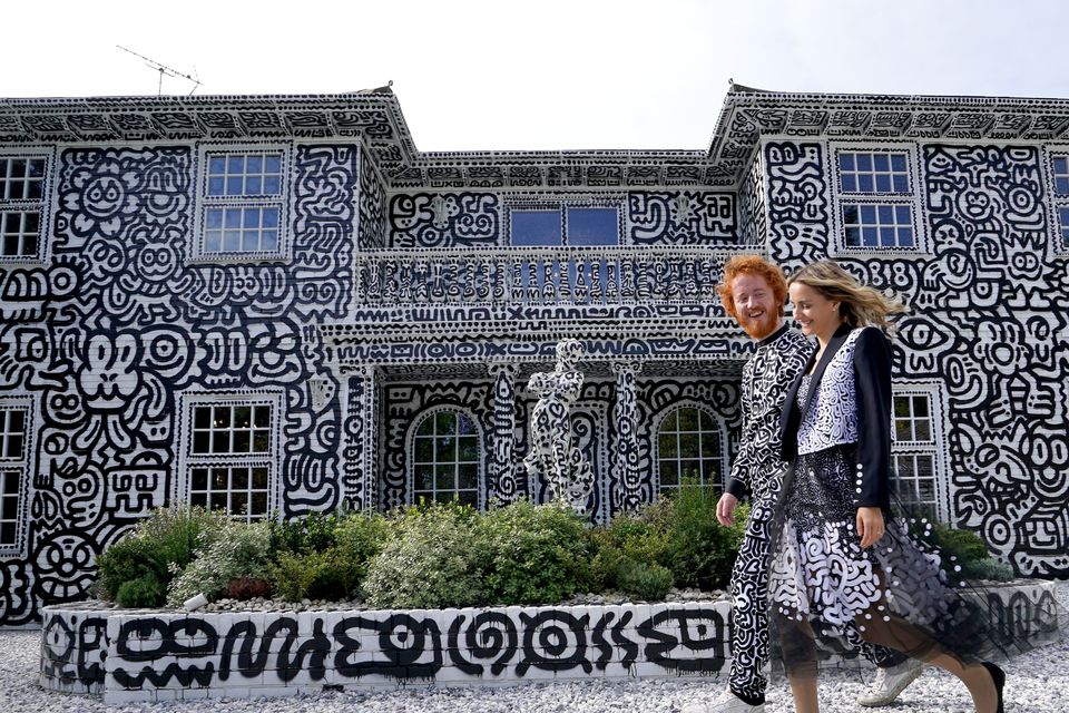 In Pictures: Artist unveils house with distinctive doodle decor ...