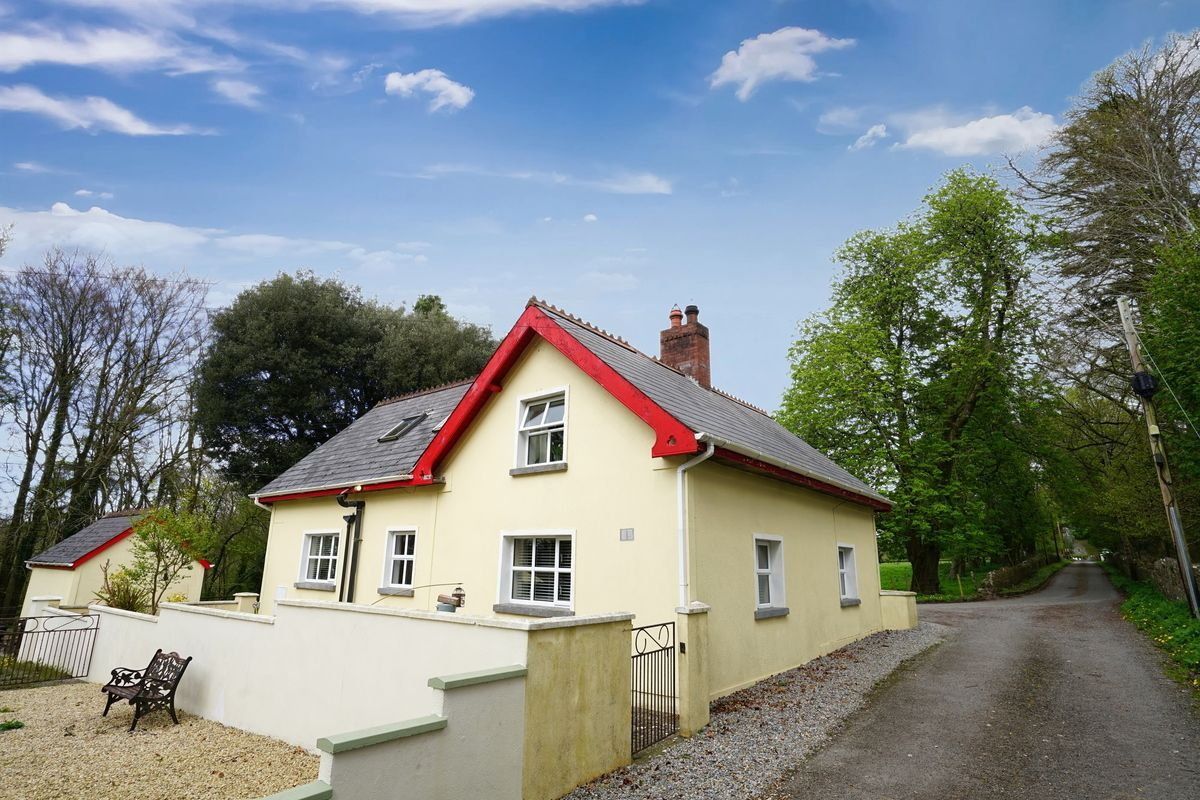 See inside this ‘idyllic’ Kilkenny country cottage surrounded by scenic ...