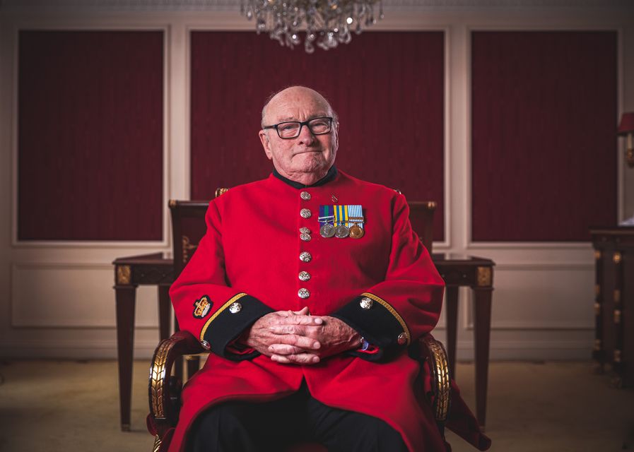 Colin Thackery pays tribute to Dame Vera Lynn in new documentary ...