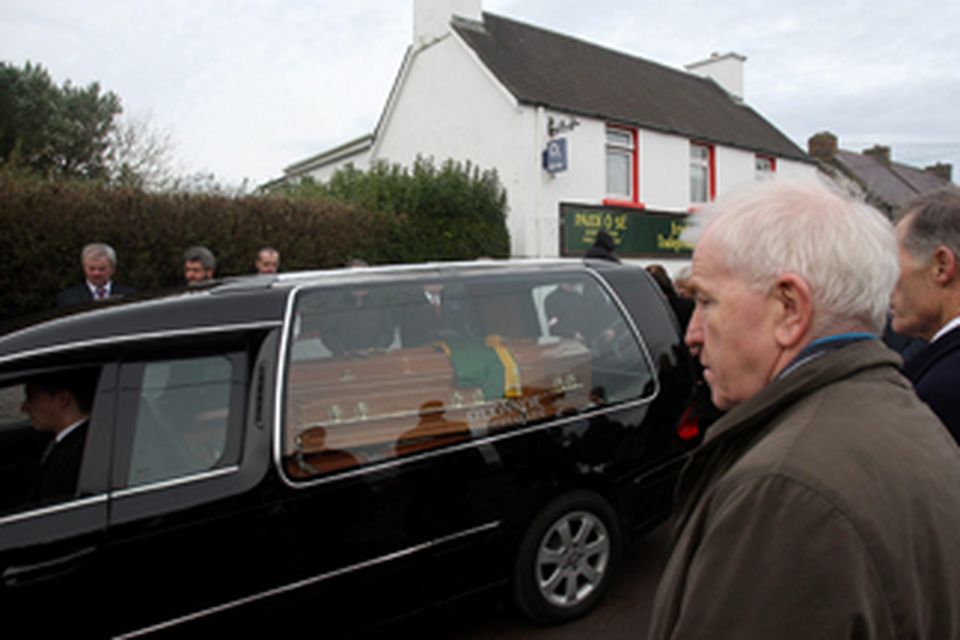 Paidi O Se funeral: A ‘hard man’ on the pitch, a rock of support off it ...