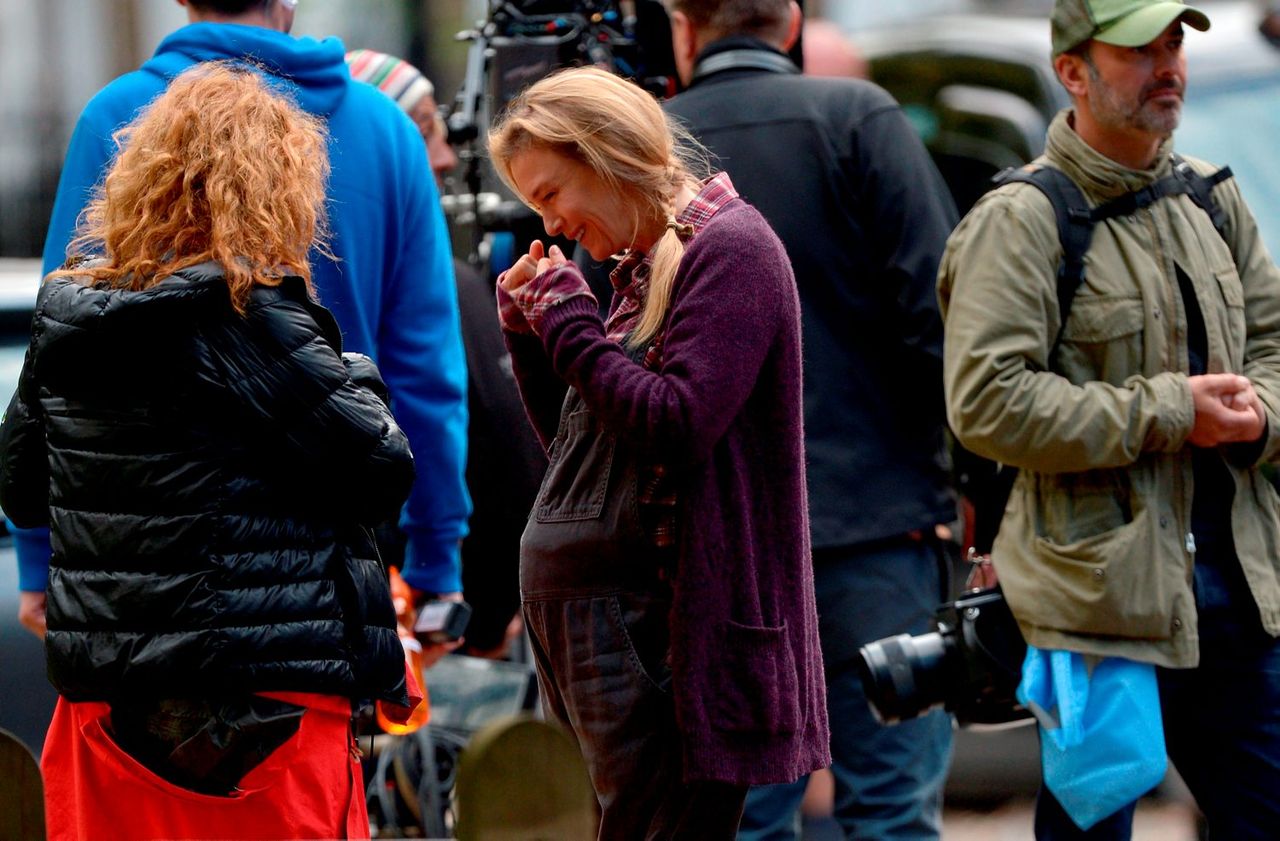 Mark Darcy lives! Colin Firth pictured on set of new Bridget Jones film ...
