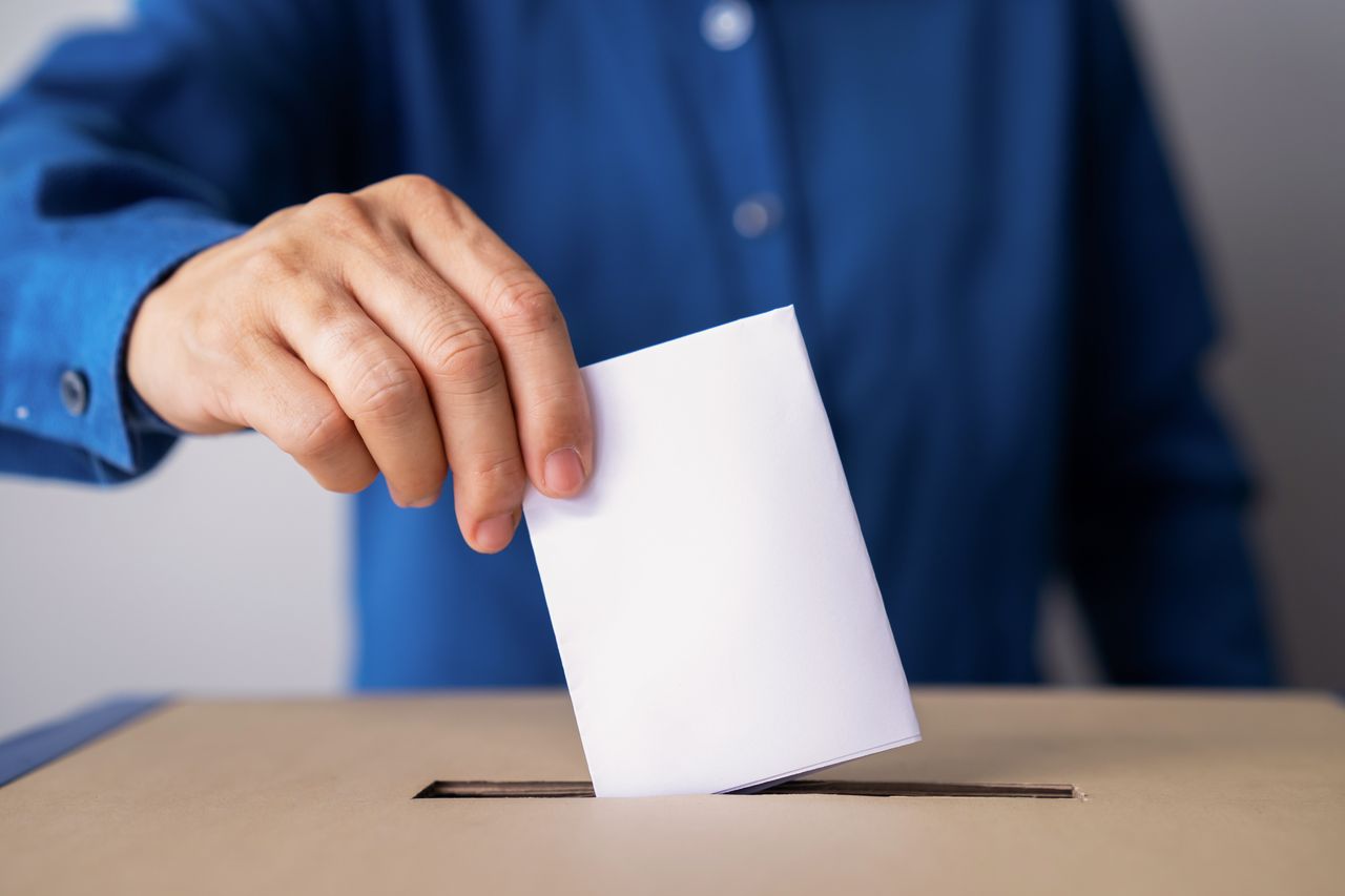 Final countdown: How to register to vote before deadline today | Irish ...