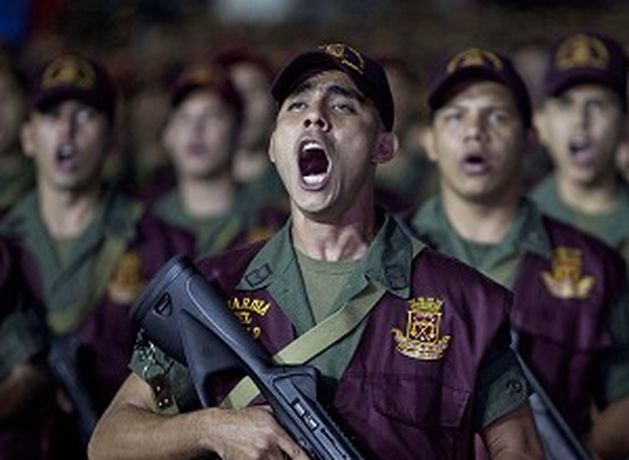 Chavez uses soldiers to cut crime | Irish Independent