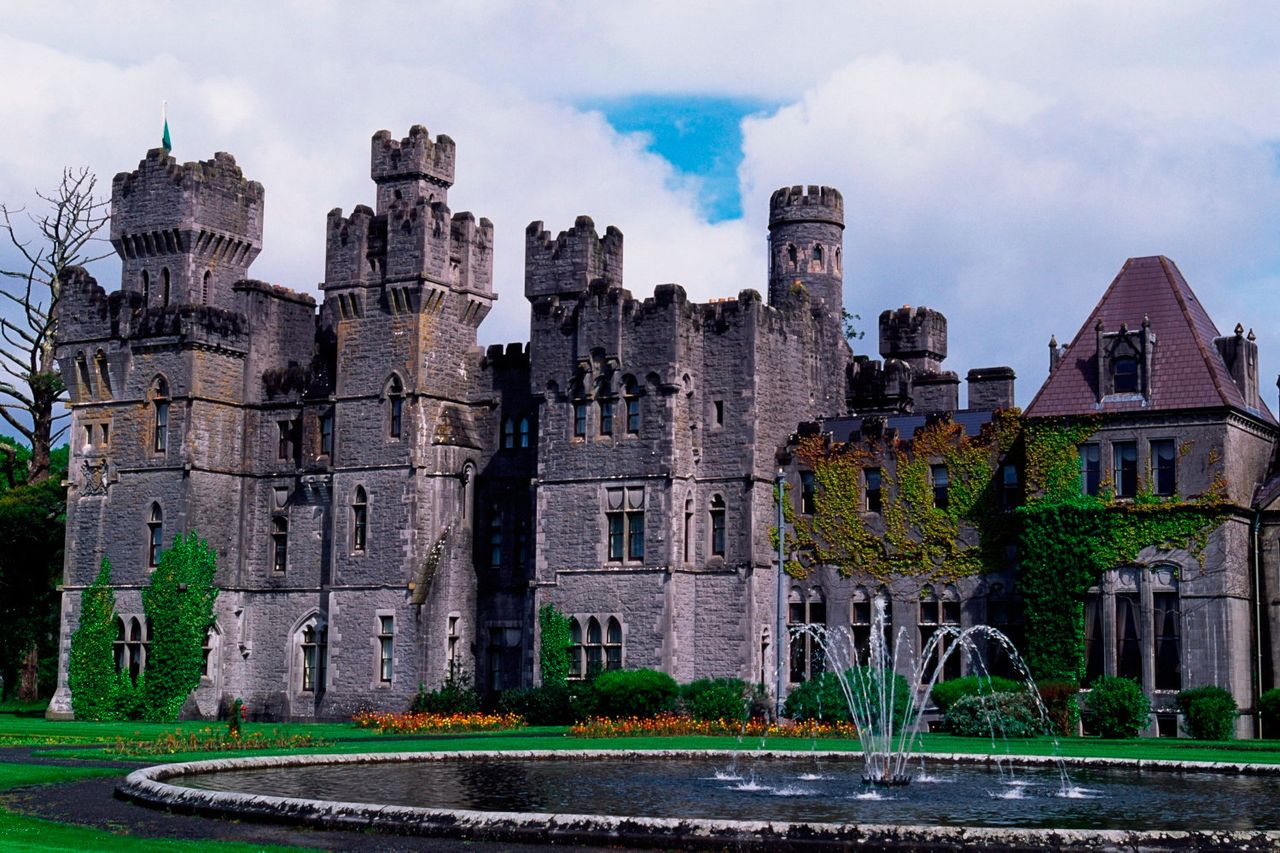 Stars flock to Mayo village for Rory McIlroy and Erica Stoll's wedding ...