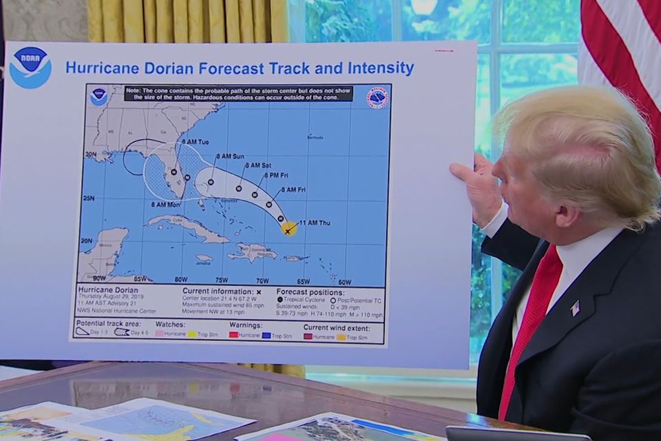 Donald Trump displays map showing Alabama in the path of Hurricane ...