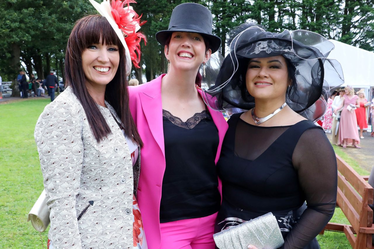 Pictures show the glamour of Ladies Day at Sligo Races | Irish Independent