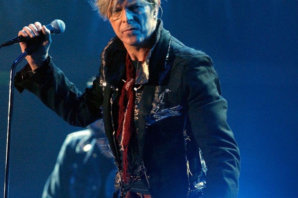 Biographer claims David Bowie hid under a table to avoid 'annoying ...
