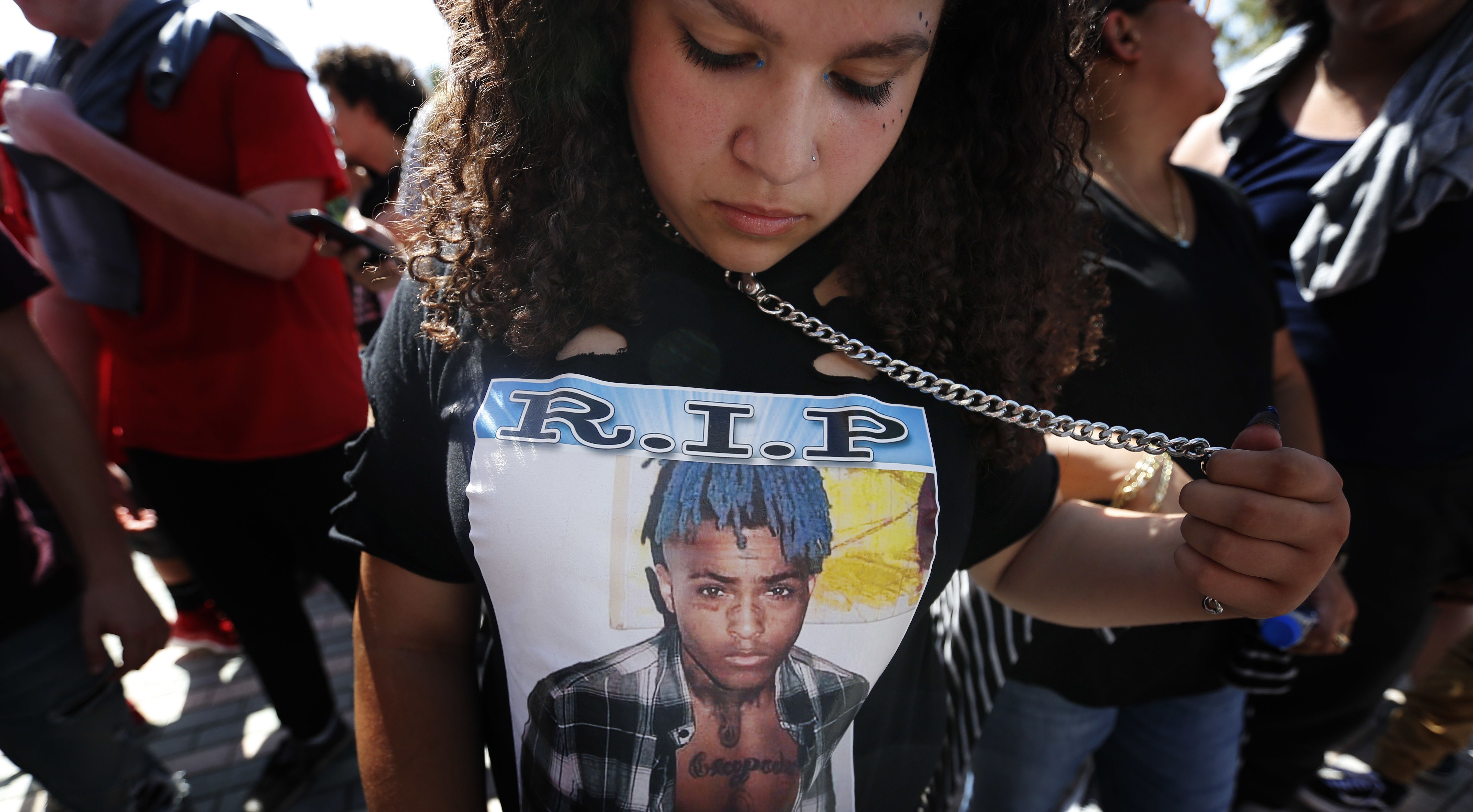 Thousands Gather At Memorial For Rapper Xxxtentacion Independent Ie