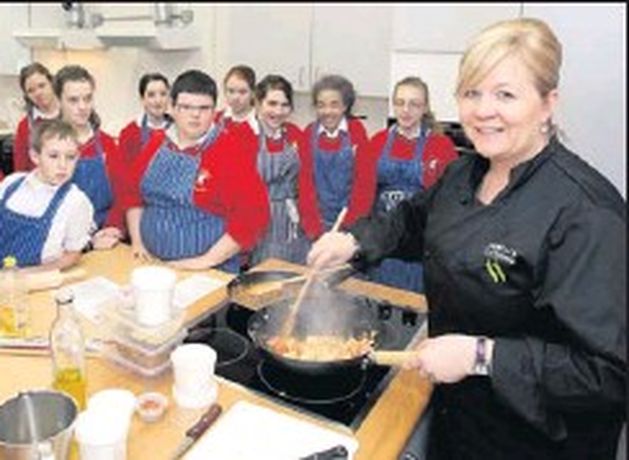 Kitchen whizz Siobhan gives students some cooking tips | Irish Independent