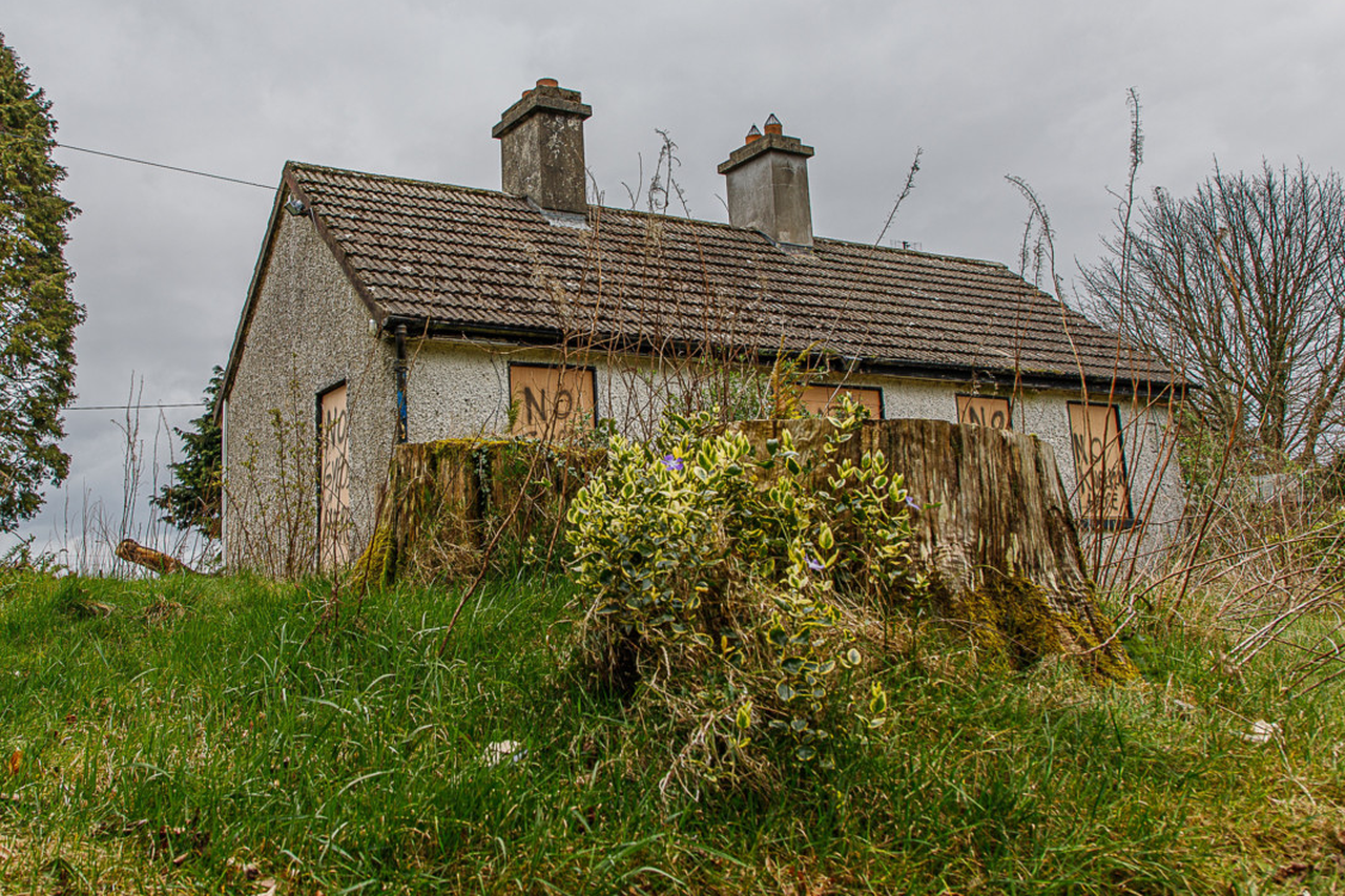 Shock as anti-Traveller slogans appear on Glenealy house | Irish ...