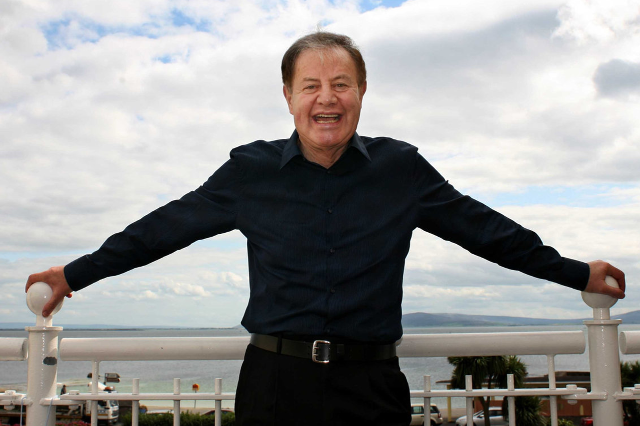 Tributes pour in for 'Hucklebuck' star who was a giant of the showband ...