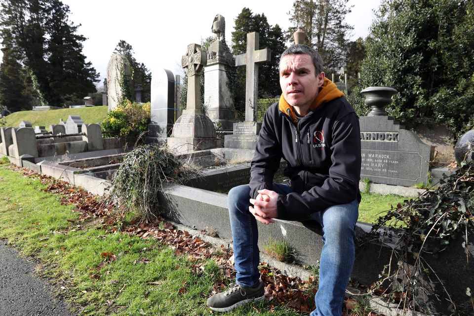 Oscailte do na Gaeil: Reilig na Cathrach i mBéal Feirste ina bhfuil na ...
