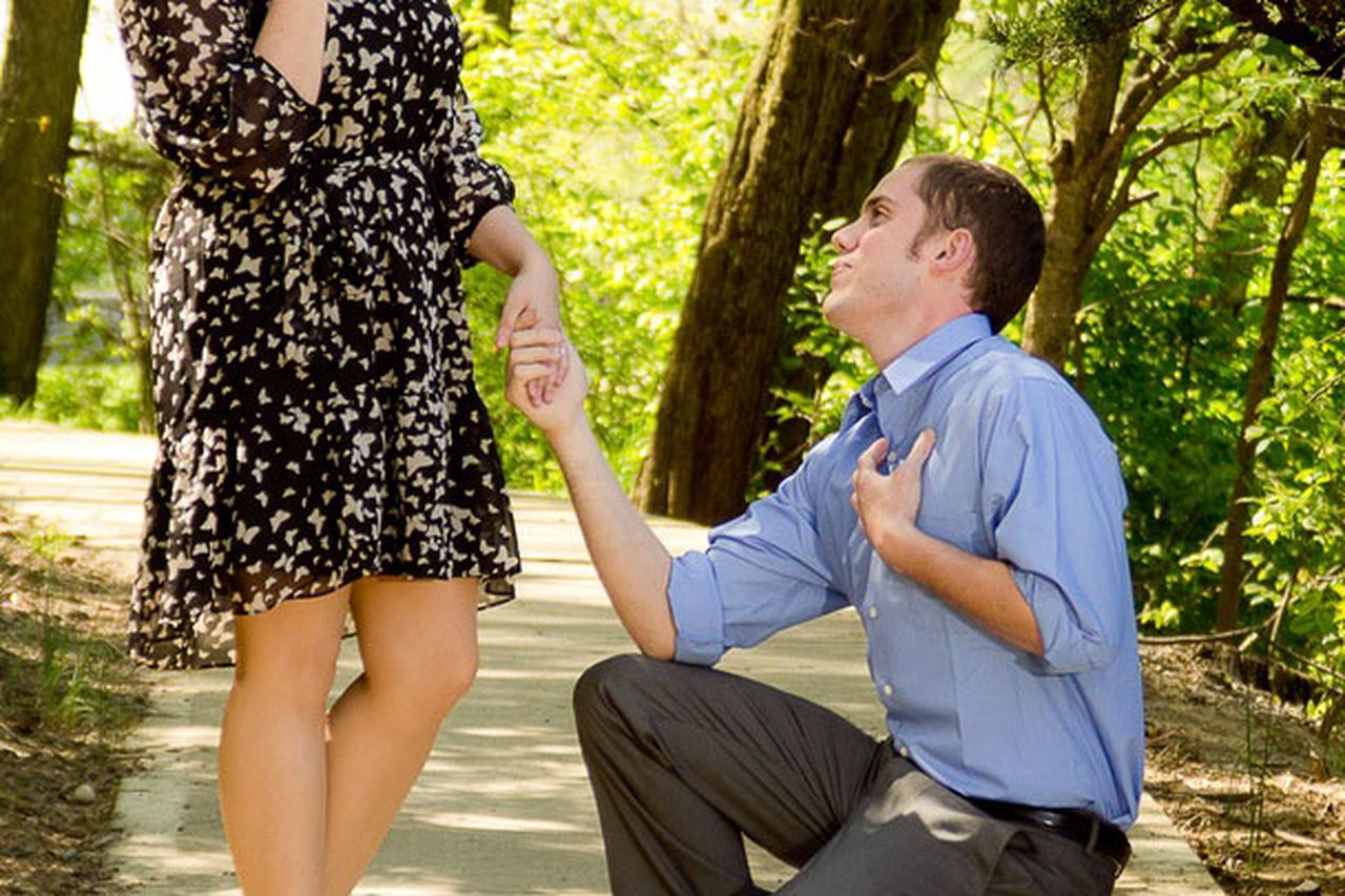 'Bad Engagement Photos' blog goes viral | Irish Independent