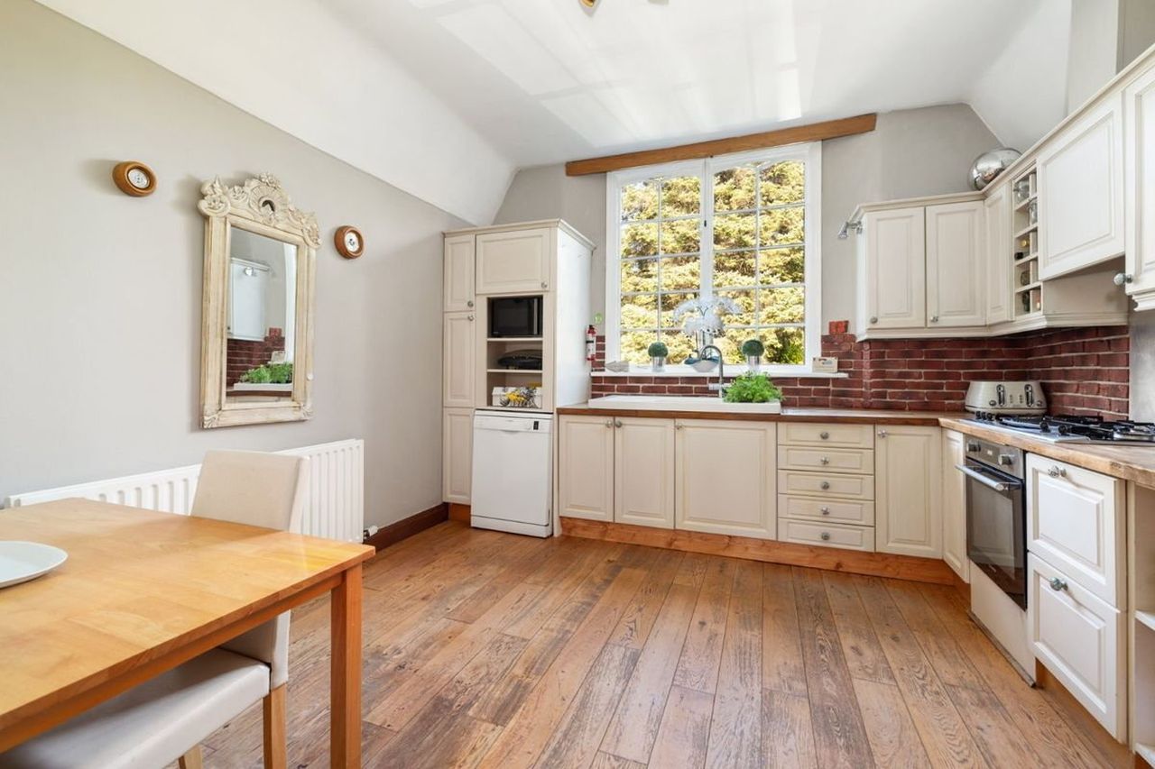 See inside Wicklow home designed by legendary Irish architect on market ...