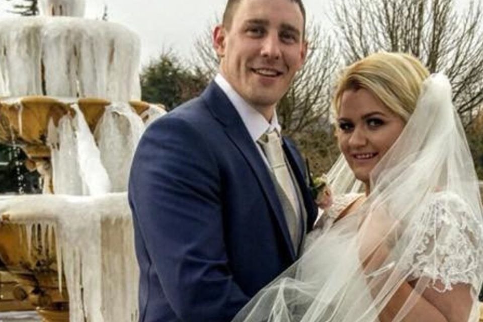 White wedding for couple who braved snow | Irish Independent