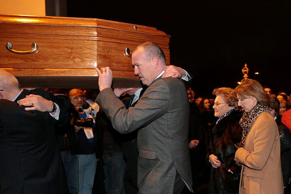 Coffin of GAA legend Kevin Heffernan makes poignant stop at Parnell ...